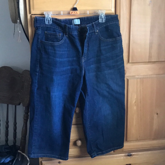 Levi's | Pants & Jumpsuits | Levi Capri | Poshmark